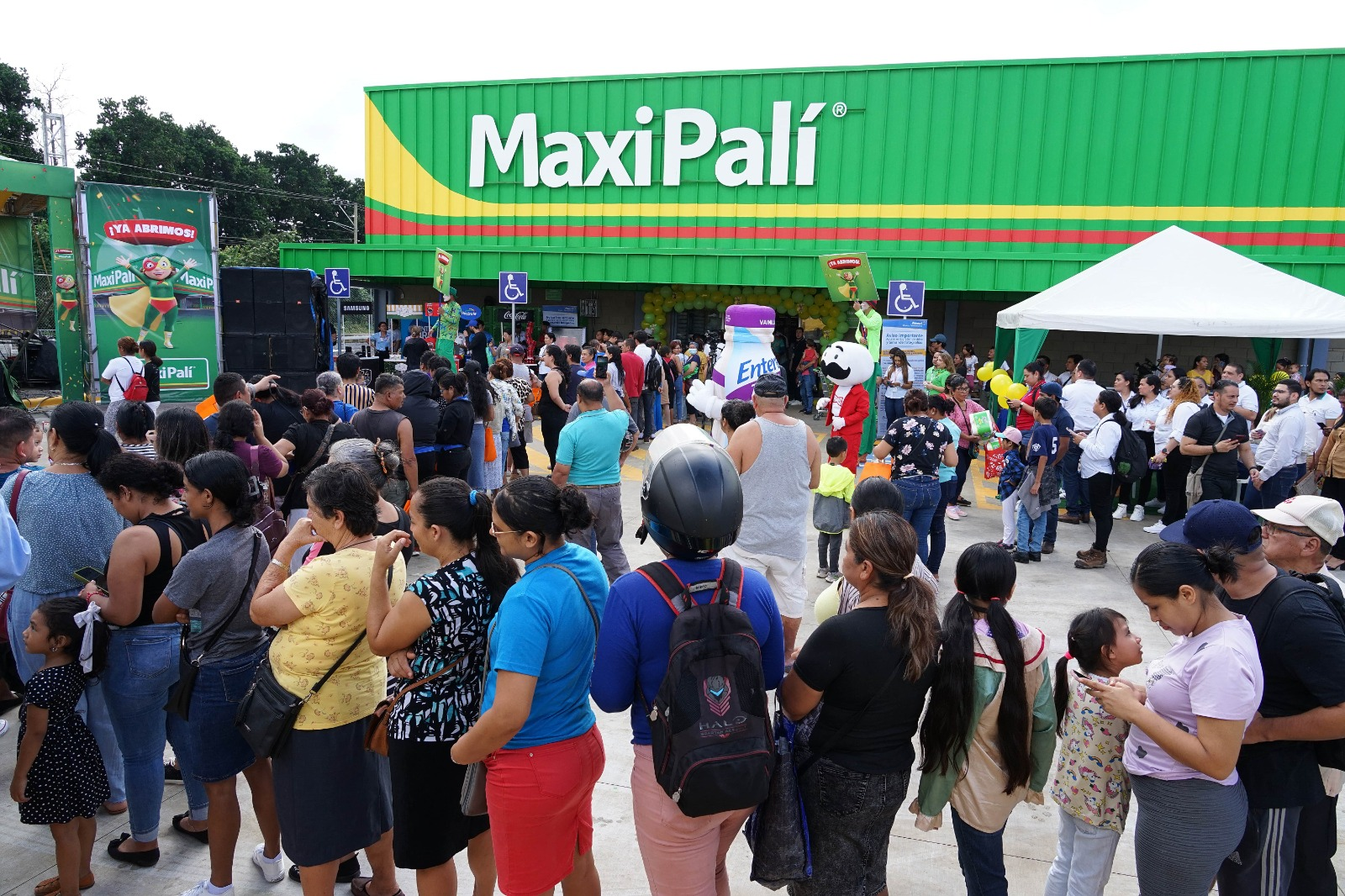 Walmart abre las puertas de un nuevo Maxi Palí en Nicaragua | La Mesa ...
